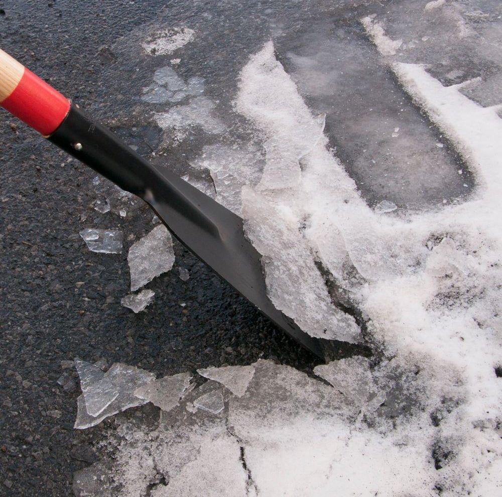 7 Inch Forged Ice Scraper/Chopper, with Wood Handle and D-Grip | Home ...